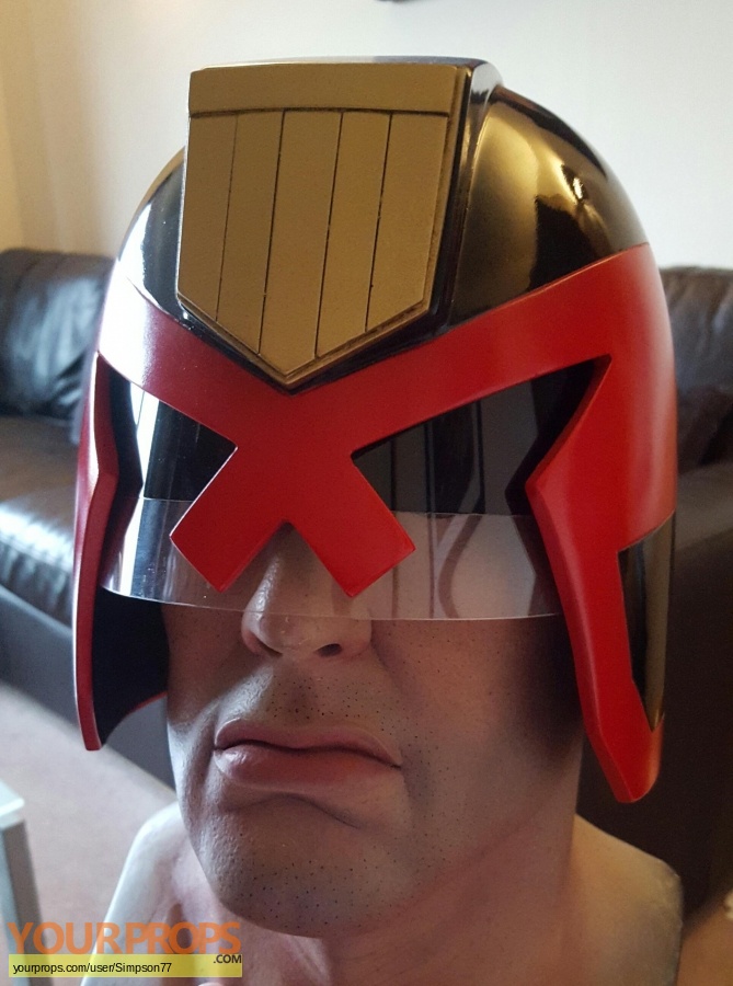 Judge Dredd (comic books) Dredd helmet and bust. replica movie prop Judge Dredd (comic books) Dredd helmet and bust. replica movie prop